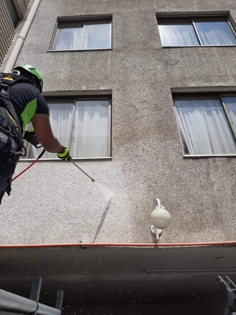 Hidrolavado de Fachadas – Vertical Services Chile – Trabajos de Altura / Líneas de vida ...